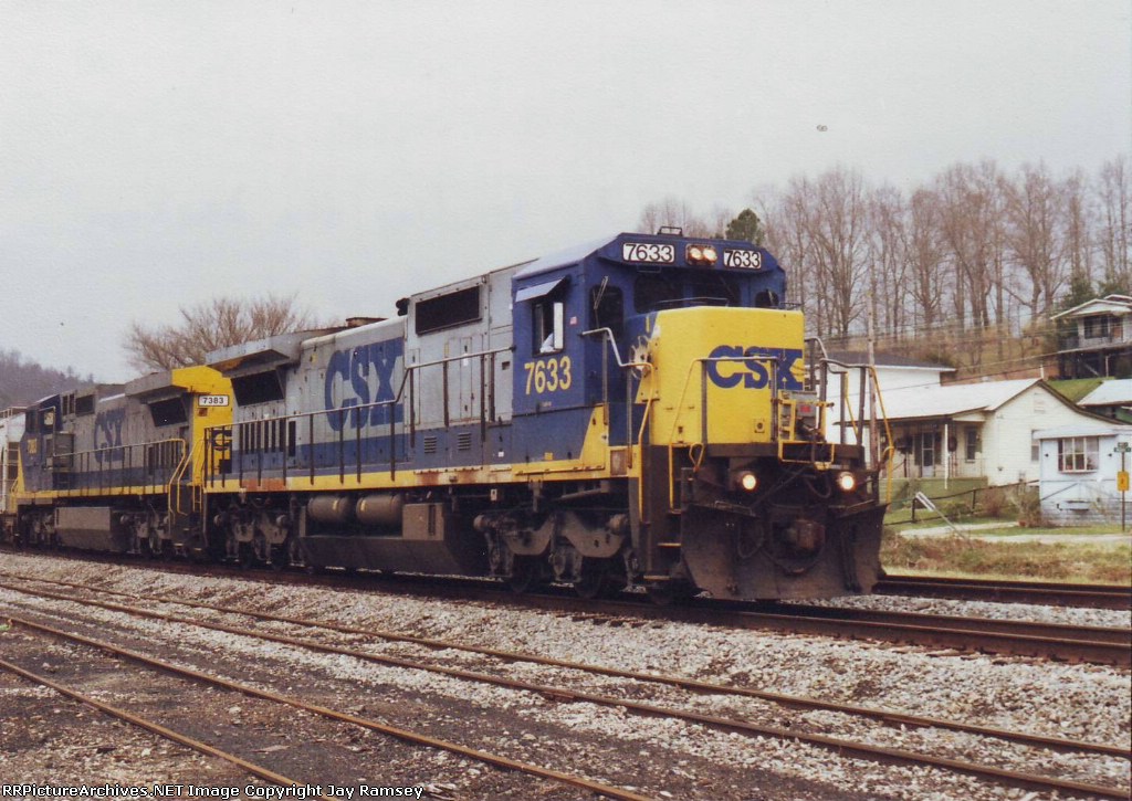 csx 7633 and 7383